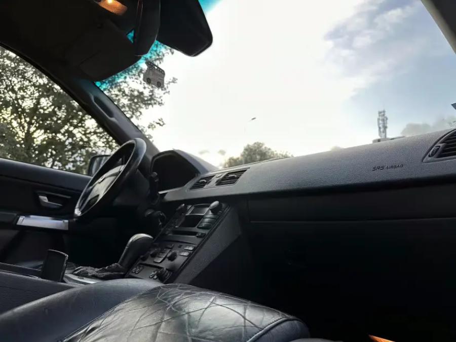 Blue Volvo XC90 2004 in Riga, with an engine capacity of 2.40 L and mileage of 346 thousand km for 3690 €, photo 16 on AUTOMOTO.COM.LV