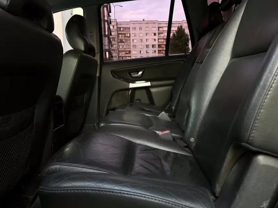 Blue Volvo XC90 2004 in Riga, with an engine capacity of 2.40 L and mileage of 346 thousand km for 3690 €, photo 17 on AUTOMOTO.COM.LV
