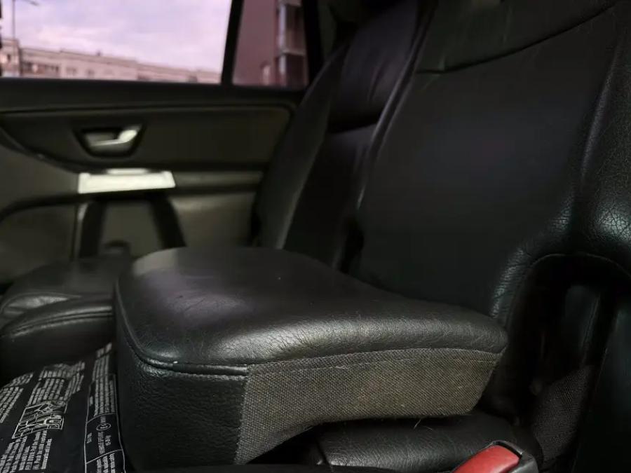 Blue Volvo XC90 2004 in Riga, with an engine capacity of 2.40 L and mileage of 346 thousand km for 3690 €, photo 18 on AUTOMOTO.COM.LV