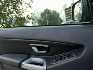 Blue Volvo XC90 2004 in Riga, with an engine capacity of 2.40 L and mileage of 346 thousand km for 3690 €, photo 19 on AUTOMOTO.COM.LV