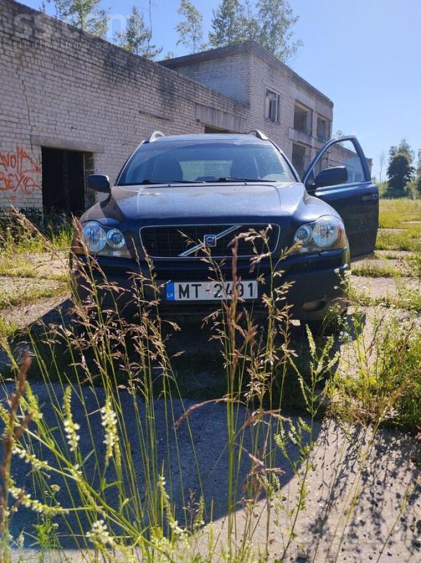 Zils Volvo XC90 2004 Madona, ar dzinēja tilpumu 2.40 L un nobraukumu 398 tūkst. km par 2300 €, foto 1 vietnē AUTOMOTO.COM.LV