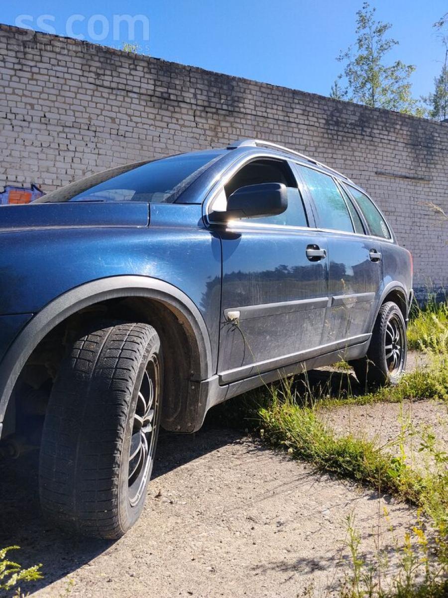 Zils Volvo XC90 2004 Madona, ar dzinēja tilpumu 2.40 L un nobraukumu 398 tūkst. km par 2300 €, foto 3 vietnē AUTOMOTO.COM.LV