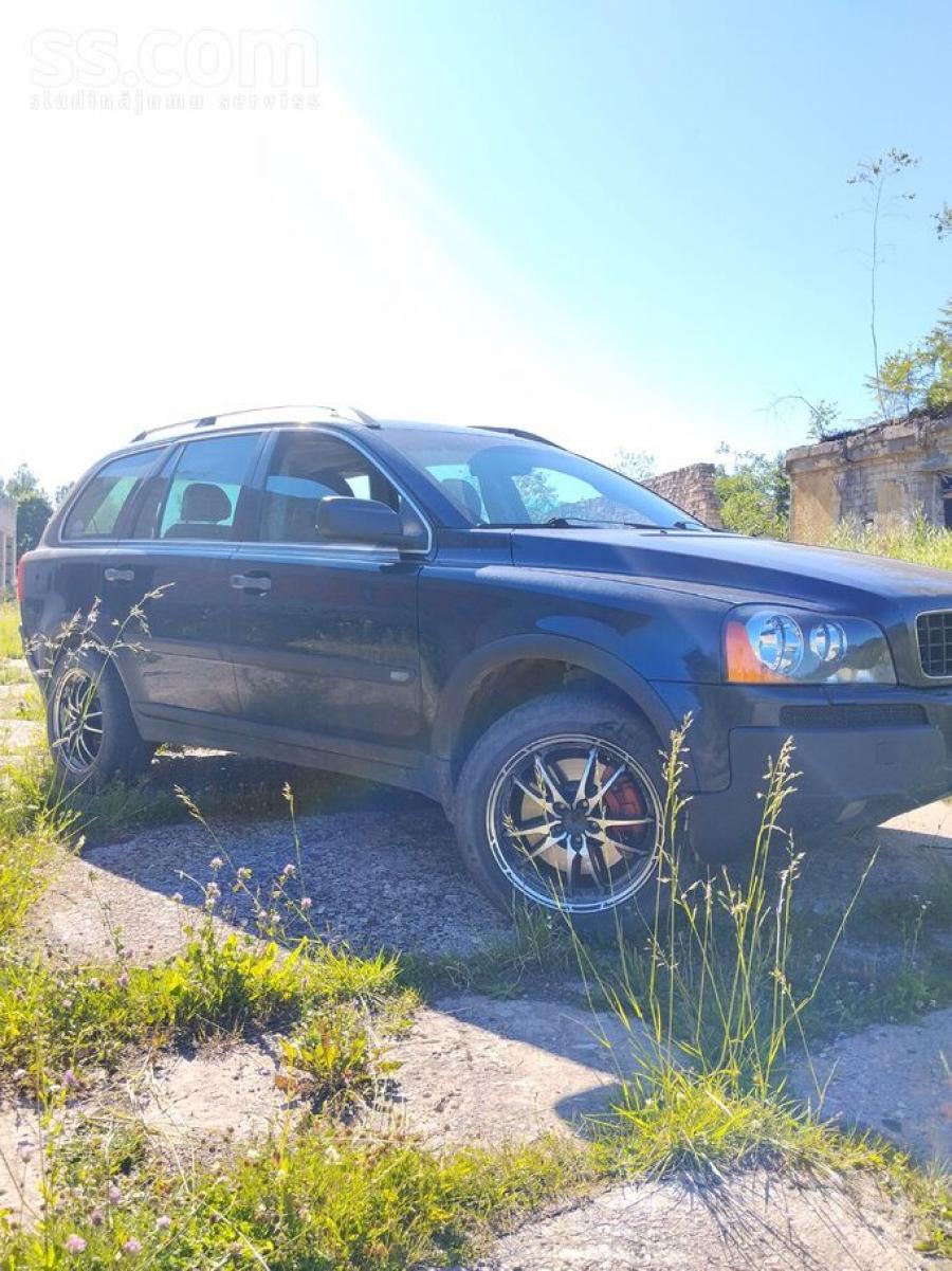 Zils Volvo XC90 2004 Madona, ar dzinēja tilpumu 2.40 L un nobraukumu 398 tūkst. km par 2300 €, foto 5 vietnē AUTOMOTO.COM.LV