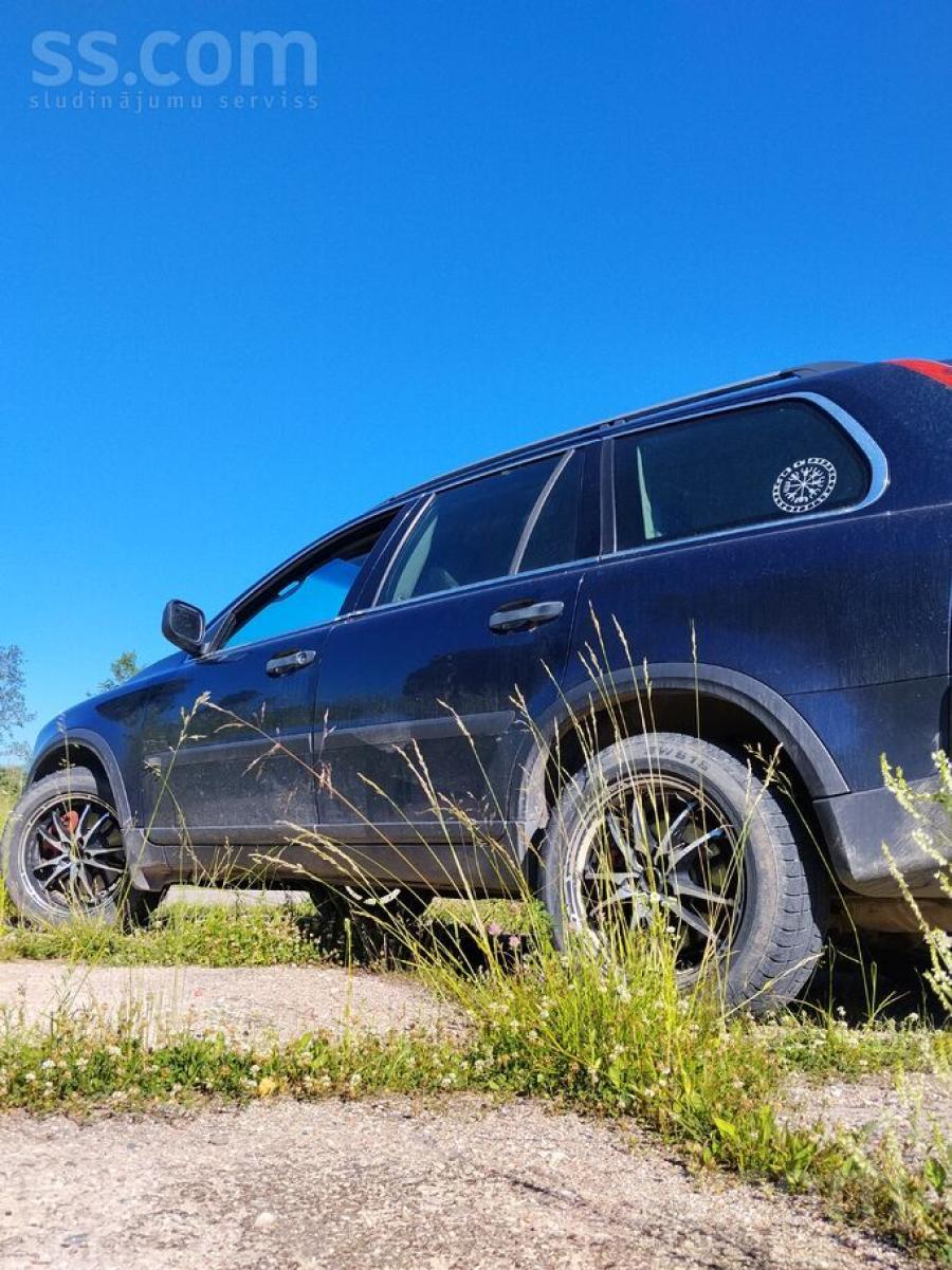 Zils Volvo XC90 2004 Madona, ar dzinēja tilpumu 2.40 L un nobraukumu 398 tūkst. km par 2300 €, foto 7 vietnē AUTOMOTO.COM.LV
