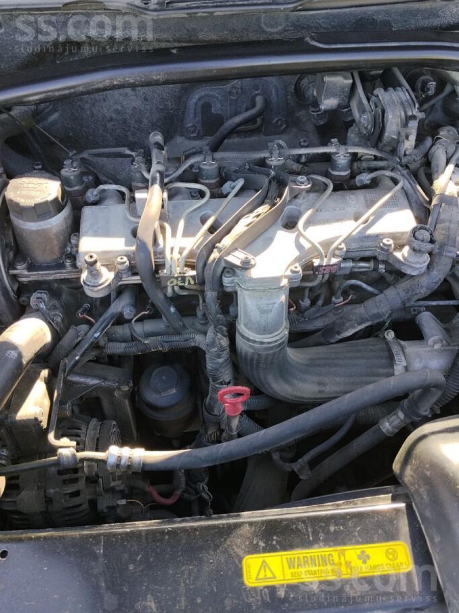 Zils Volvo XC90 2004 Madona, ar dzinēja tilpumu 2.40 L un nobraukumu 398 tūkst. km par 2300 €, foto 9 vietnē AUTOMOTO.COM.LV