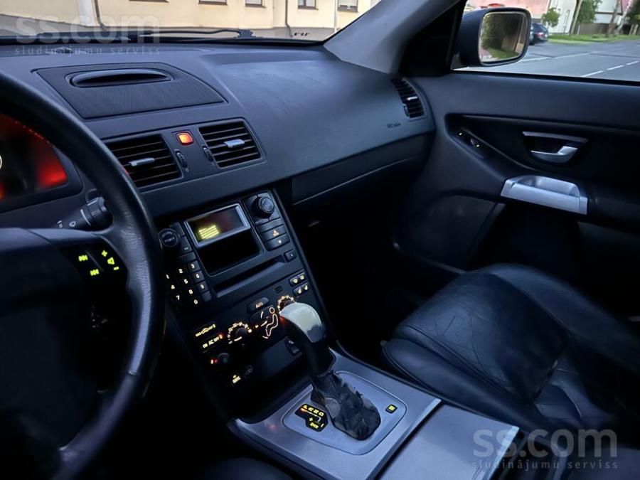 Blue Volvo XC90 2004 in Daugavpils, with an engine capacity of 2.40 L and mileage of 377 thousand km for 2300 €, photo 24 on AUTOMOTO.COM.LV