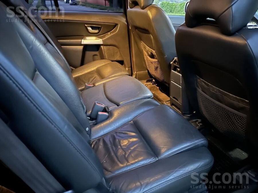 Blue Volvo XC90 2004 in Daugavpils, with an engine capacity of 2.40 L and mileage of 377 thousand km for 2300 €, photo 25 on AUTOMOTO.COM.LV