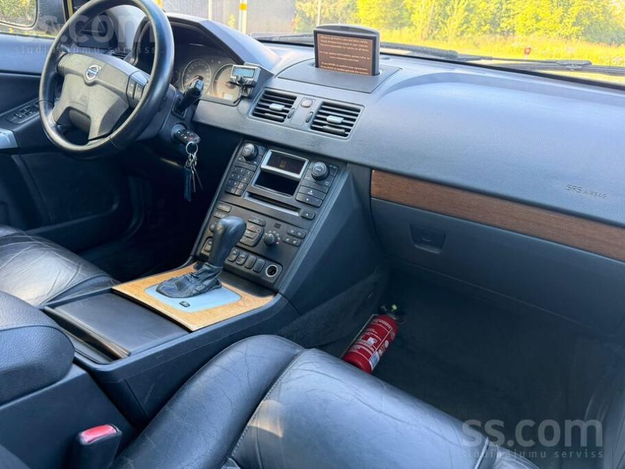 Zils Volvo XC90 2004 Rīga, ar dzinēja tilpumu 2.40 L un nobraukumu 312 tūkst. km par 4100 €, foto 8 vietnē AUTOMOTO.COM.LV