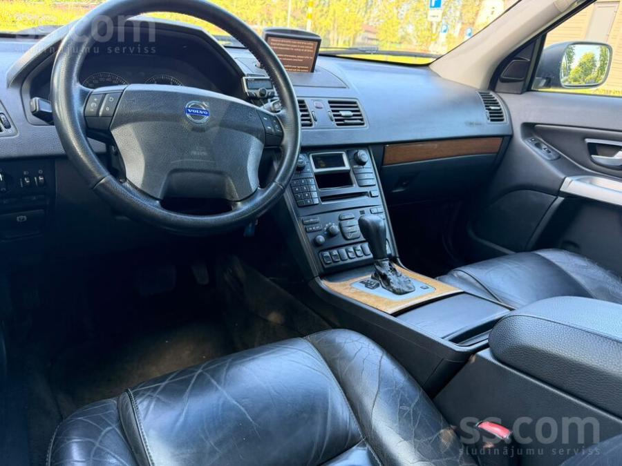 Zils Volvo XC90 2004 Rīga, ar dzinēja tilpumu 2.40 L un nobraukumu 312 tūkst. km par 4100 €, foto 9 vietnē AUTOMOTO.COM.LV