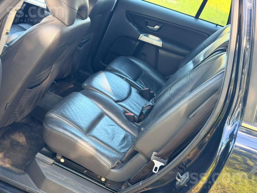 Zils Volvo XC90 2004 Rīga, ar dzinēja tilpumu 2.40 L un nobraukumu 312 tūkst. km par 4100 €, foto 14 vietnē AUTOMOTO.COM.LV
