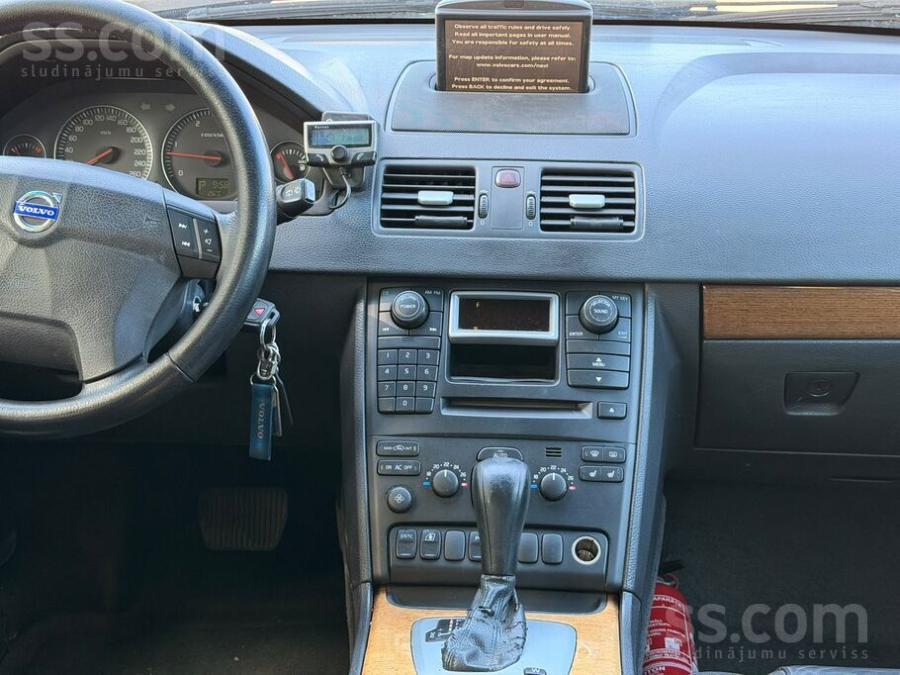 Zils Volvo XC90 2004 Rīga, ar dzinēja tilpumu 2.40 L un nobraukumu 312 tūkst. km par 4100 €, foto 15 vietnē AUTOMOTO.COM.LV