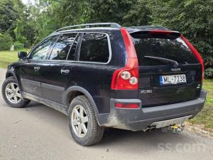 Blue Volvo XC90 2004 in Riga, with an engine capacity of 2.40 L and mileage of 330 thousand km for 2900 €, photo 4 on AUTOMOTO.COM.LV