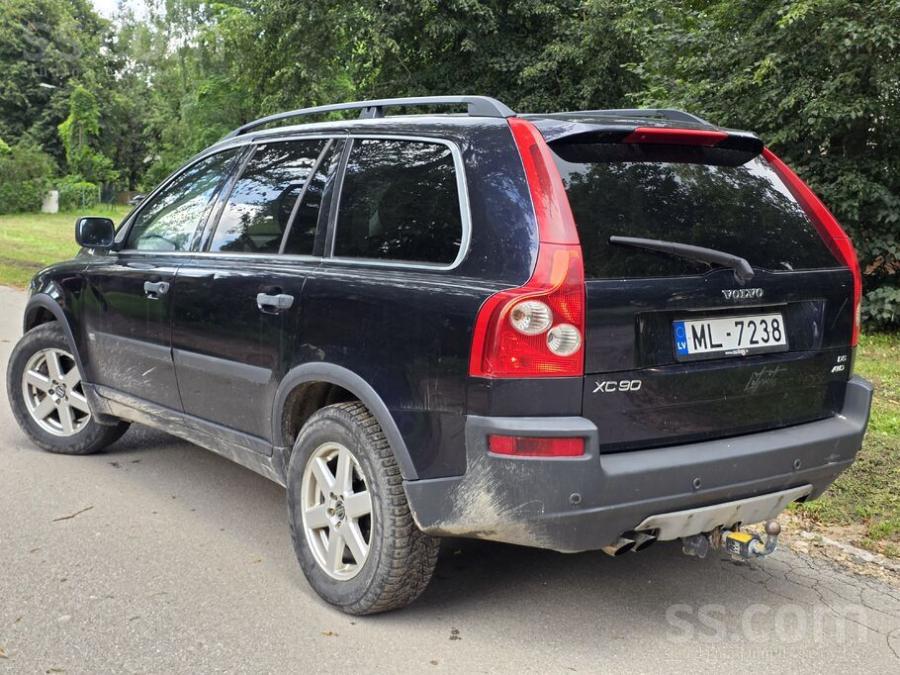 Blue Volvo XC90 2004 in Riga, with an engine capacity of 2.40 L and mileage of 330 thousand km for 2900 €, photo 4 on AUTOMOTO.COM.LV
