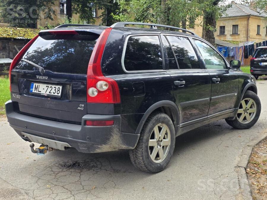Blue Volvo XC90 2004 in Riga, with an engine capacity of 2.40 L and mileage of 330 thousand km for 2900 €, photo 5 on AUTOMOTO.COM.LV