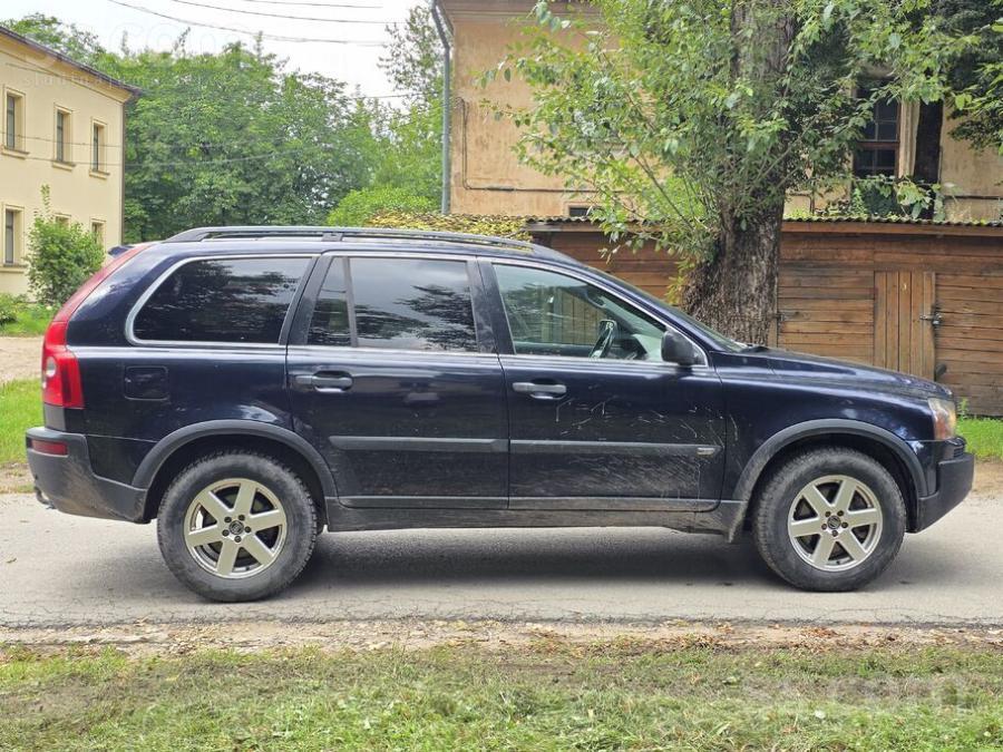 Blue Volvo XC90 2004 in Riga, with an engine capacity of 2.40 L and mileage of 330 thousand km for 2900 €, photo 7 on AUTOMOTO.COM.LV