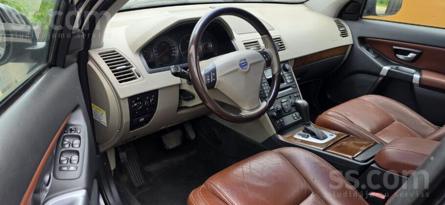 Blue Volvo XC90 2004 in Riga, with an engine capacity of 2.40 L and mileage of 330 thousand km for 2900 €, photo 8 on AUTOMOTO.COM.LV