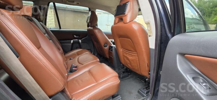 Blue Volvo XC90 2004 in Riga, with an engine capacity of 2.40 L and mileage of 330 thousand km for 2900 €, photo 10 on AUTOMOTO.COM.LV