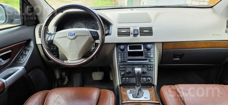 Blue Volvo XC90 2004 in Riga, with an engine capacity of 2.40 L and mileage of 330 thousand km for 2900 €, photo 13 on AUTOMOTO.COM.LV