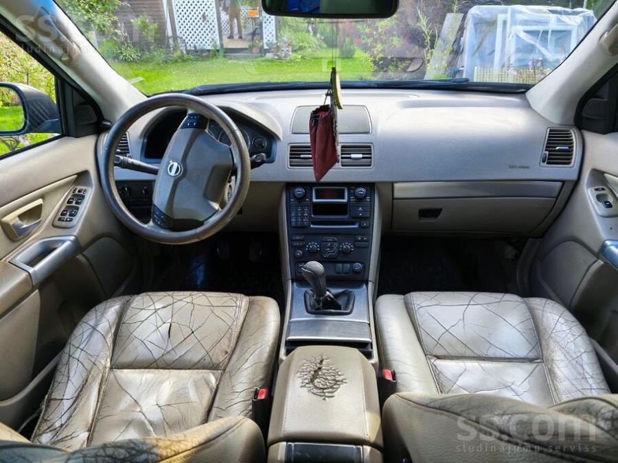 Blue Volvo XC90 2004 in Tukums, with an engine capacity of 2.40 L and mileage of 620 thousand km for 1100 €, photo 1 on AUTOMOTO.COM.LV