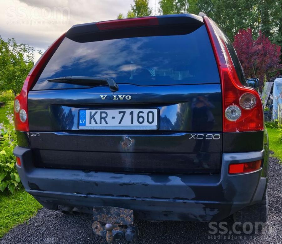 Blue Volvo XC90 2004 in Tukums, with an engine capacity of 2.40 L and mileage of 620 thousand km for 1100 €, photo 4 on AUTOMOTO.COM.LV