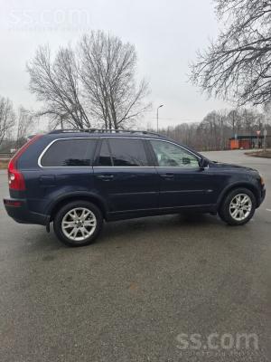 Blue Volvo XC90 2004 in Riga, with an engine capacity of 2.40 L and mileage of 440 thousand km for 3200 €, photo 4 on AUTOMOTO.COM.LV