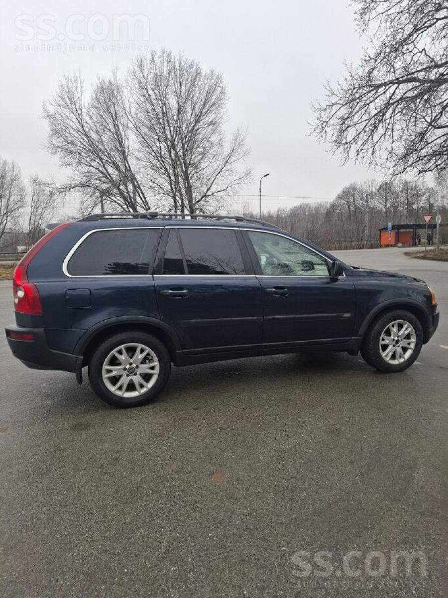 Blue Volvo XC90 2004 in Riga, with an engine capacity of 2.40 L and mileage of 440 thousand km for 3200 €, photo 4 on AUTOMOTO.COM.LV