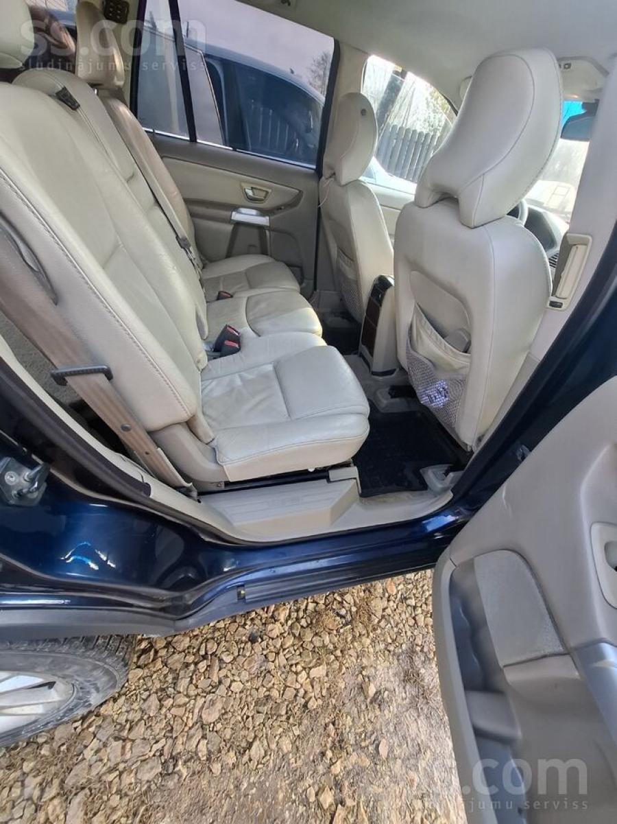Blue Volvo XC90 2004 in Riga, with an engine capacity of 2.40 L and mileage of 440 thousand km for 3200 €, photo 11 on AUTOMOTO.COM.LV