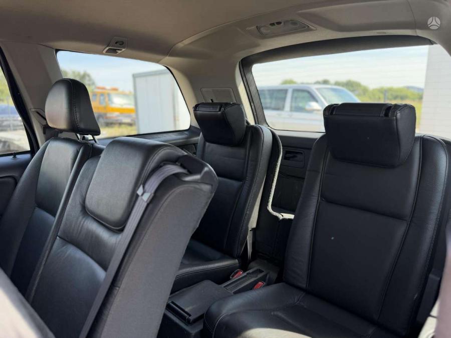 Blue Volvo XC90 2004 in Siauliai, with an engine capacity of 2.40 L and mileage of 239 thousand km for 3000 €, photo 13 on AUTOMOTO.COM.LV