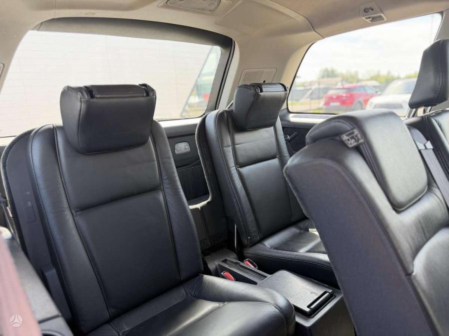 Blue Volvo XC90 2004 in Siauliai, with an engine capacity of 2.40 L and mileage of 239 thousand km for 3000 €, photo 15 on AUTOMOTO.COM.LV