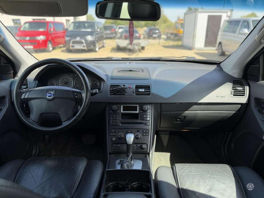 Blue Volvo XC90 2004 in Siauliai, with an engine capacity of 2.40 L and mileage of 239 thousand km for 3000 €, photo 16 on AUTOMOTO.COM.LV