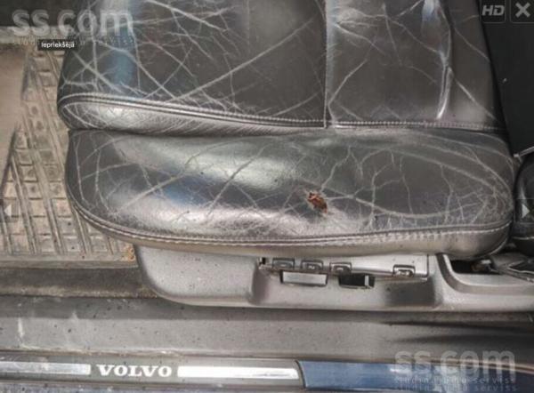 Blue Volvo XC90 2004 in Riga, with an engine capacity of 2.40 L and mileage of 397 thousand km for 1400 €, photo 7 on AUTOMOTO.COM.LV