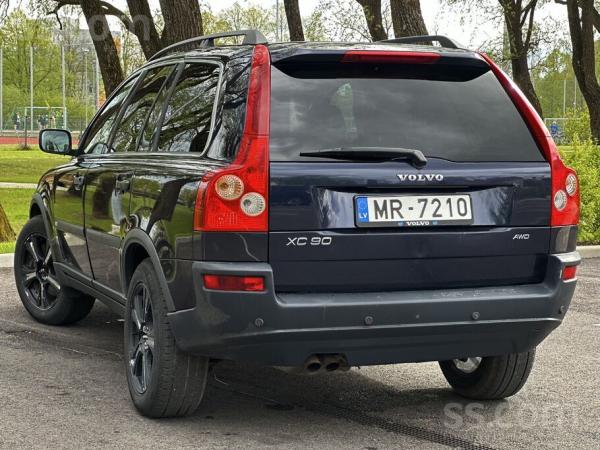 Blue Volvo XC90 2005 in Jelgava, with an engine capacity of 2.40 L and mileage of 350 thousand km for 3750 €, photo 6 on AUTOMOTO.COM.LV
