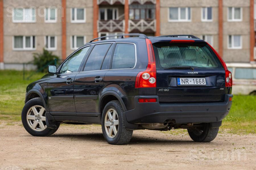 Blue Volvo XC90 2005 in Jelgava, with an engine capacity of 2.40 L and mileage of 0 thousand km for 2790 €, photo 4 on AUTOMOTO.COM.LV