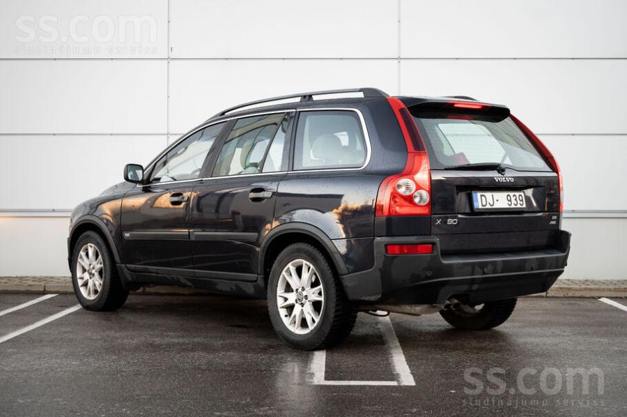 Zils Volvo XC90 2005 Rīga, ar dzinēja tilpumu 2.40 L un nobraukumu 430 tūkst. km par 2900 €, foto 3 vietnē AUTOMOTO.COM.LV