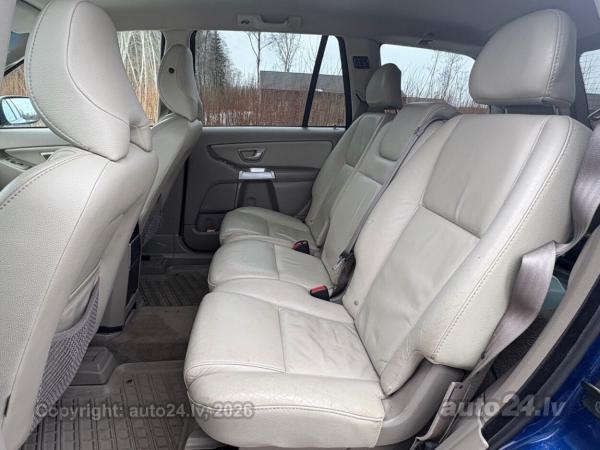 Blue Volvo XC90 2005 in Rapla, with an engine capacity of 2.40 L and mileage of 446 thousand km for 3500 €, photo 10 on AUTOMOTO.COM.LV
