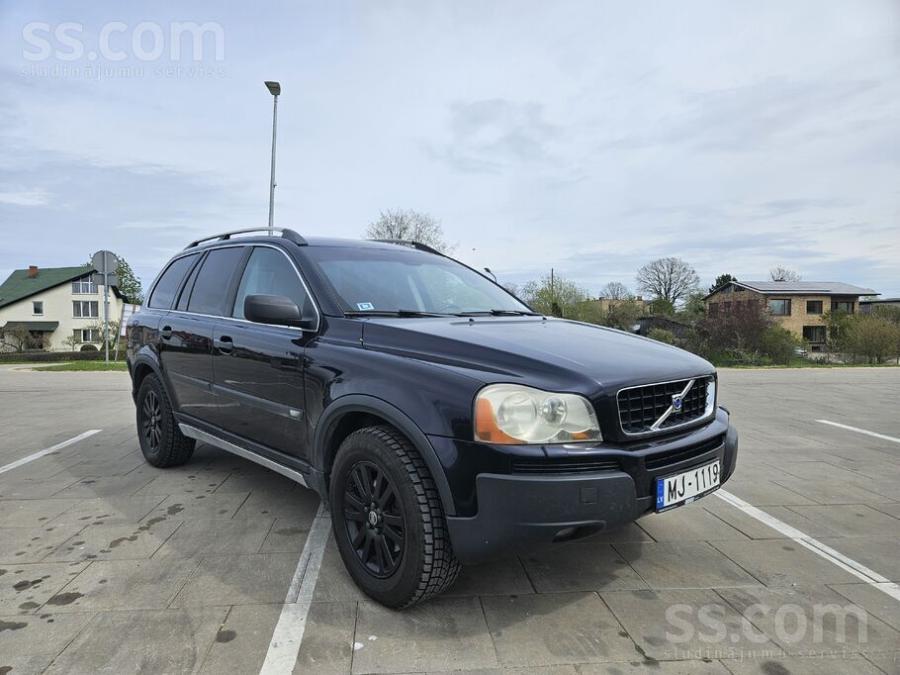 Zils Volvo XC90 2005 Ogre, ar dzinēja tilpumu 2.40 L un nobraukumu 317 tūkst. km par 3750 €, foto 1 vietnē AUTOMOTO.COM.LV