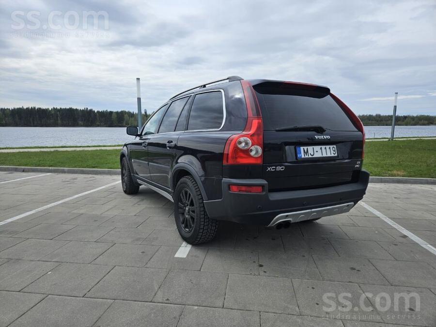 Zils Volvo XC90 2005 Ogre, ar dzinēja tilpumu 2.40 L un nobraukumu 317 tūkst. km par 3750 €, foto 4 vietnē AUTOMOTO.COM.LV