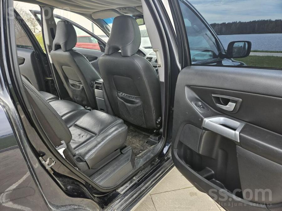 Zils Volvo XC90 2005 Ogre, ar dzinēja tilpumu 2.40 L un nobraukumu 317 tūkst. km par 3750 €, foto 8 vietnē AUTOMOTO.COM.LV