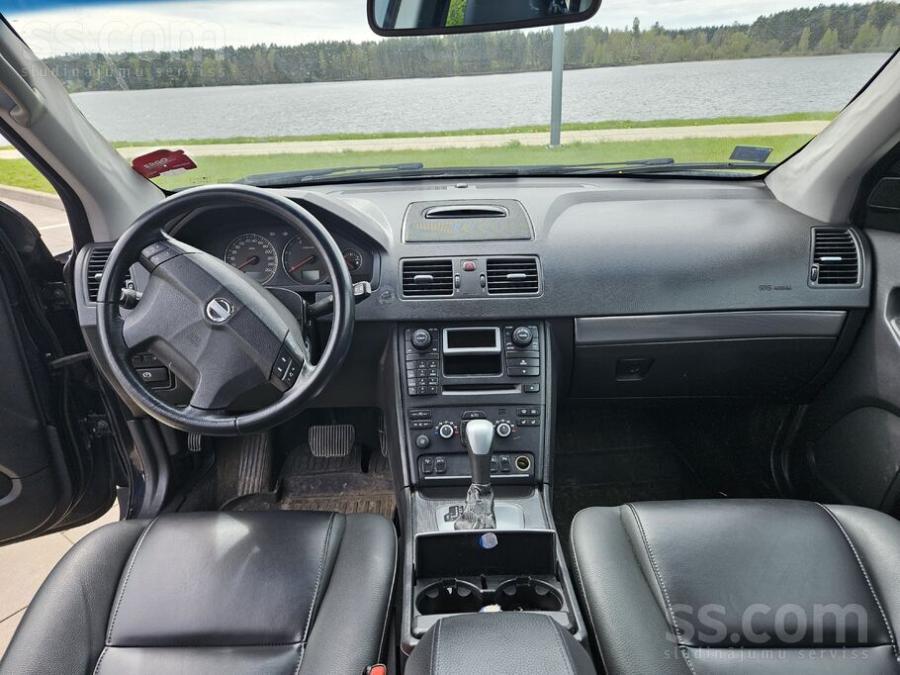 Zils Volvo XC90 2005 Ogre, ar dzinēja tilpumu 2.40 L un nobraukumu 317 tūkst. km par 3750 €, foto 10 vietnē AUTOMOTO.COM.LV