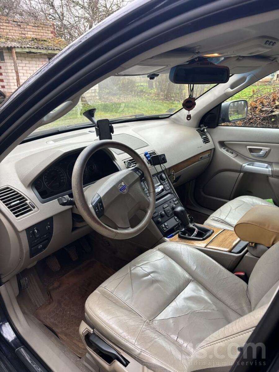 Zils Volvo XC90 2005 Daugavpils, ar dzinēja tilpumu 2.40 L un nobraukumu 0 tūkst. km par 3500 €, foto 5 vietnē AUTOMOTO.COM.LV