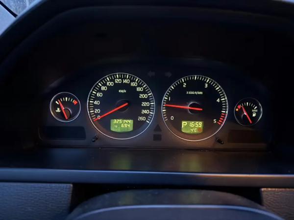 Синий Вольво ХС90 2005 в Рига, объемом двигателя 2.40 л и пробегом 325 тыс. км за 3750 €, фото 10 на AUTOMOTO.COM.LV