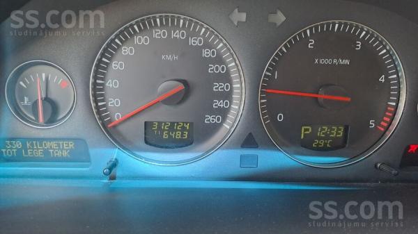 Blue Volvo XC90 2005 in Aizkraukle, with an engine capacity of 2.40 L and mileage of 313 thousand km for 2500 €, photo 7 on AUTOMOTO.COM.LV