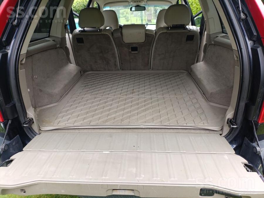 Blue Volvo XC90 2005 in Riga, with an engine capacity of 2.40 L and mileage of 363 thousand km for 3100 €, photo 9 on AUTOMOTO.COM.LV