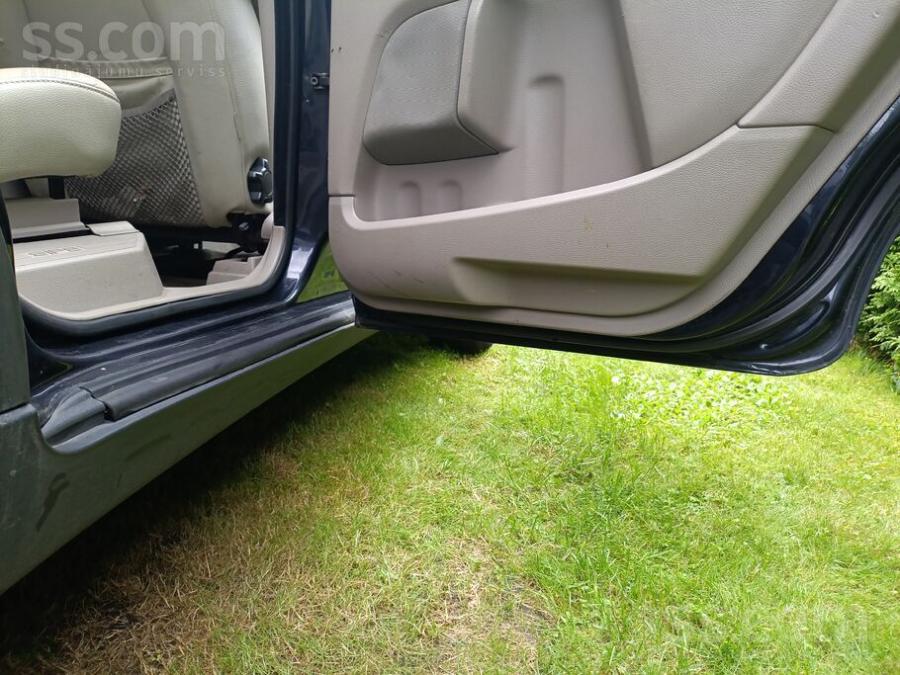 Blue Volvo XC90 2005 in Riga, with an engine capacity of 2.40 L and mileage of 363 thousand km for 3100 €, photo 11 on AUTOMOTO.COM.LV