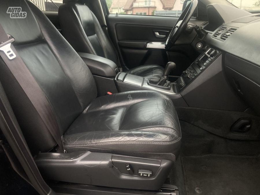 Zils Volvo XC90 2005 Marijampole, ar dzinēja tilpumu 2.40 L un nobraukumu 345 tūkst. km par 3999 €, foto 15 vietnē AUTOMOTO.COM.LV