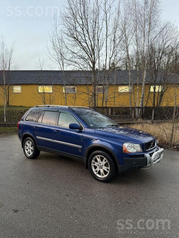 Blue Volvo XC90 2006 in Tukums, with an engine capacity of 2.40 L and mileage of 293 thousand km for 3990 €, photo 2 on AUTOMOTO.COM.LV