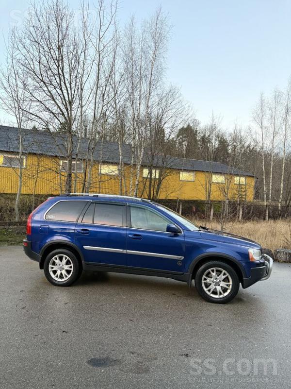 Blue Volvo XC90 2006 in Tukums, with an engine capacity of 2.40 L and mileage of 293 thousand km for 3990 €, photo 3 on AUTOMOTO.COM.LV