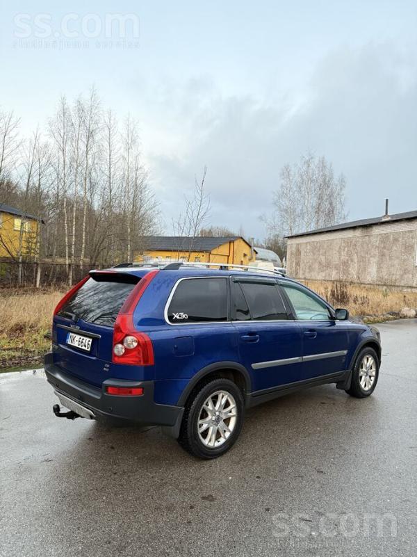 Blue Volvo XC90 2006 in Tukums, with an engine capacity of 2.40 L and mileage of 293 thousand km for 3990 €, photo 4 on AUTOMOTO.COM.LV