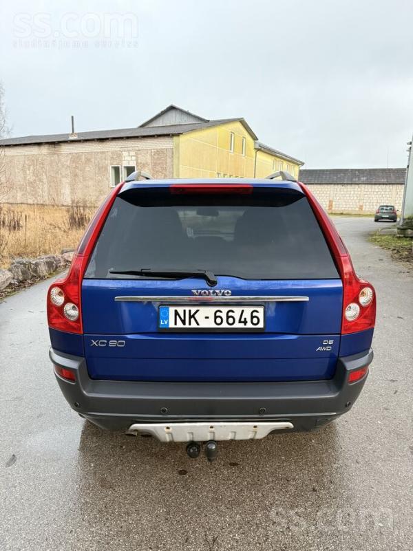 Blue Volvo XC90 2006 in Tukums, with an engine capacity of 2.40 L and mileage of 293 thousand km for 3990 €, photo 6 on AUTOMOTO.COM.LV