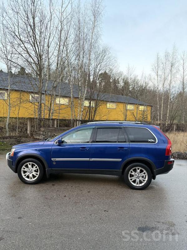 Blue Volvo XC90 2006 in Tukums, with an engine capacity of 2.40 L and mileage of 293 thousand km for 3990 €, photo 9 on AUTOMOTO.COM.LV